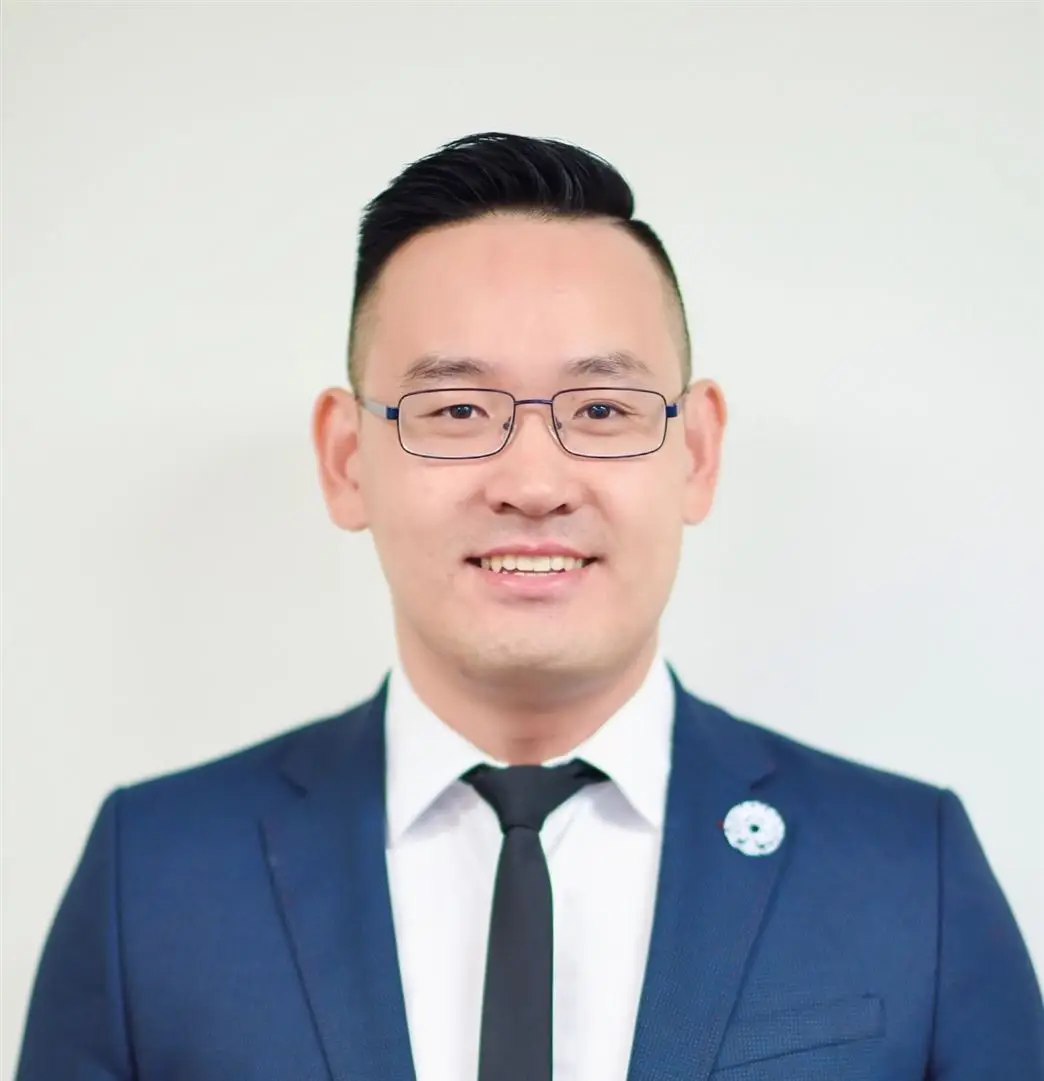 James Zhao - Real Estate Agent in Te Atatu Peninsula | Harcourts Te ...